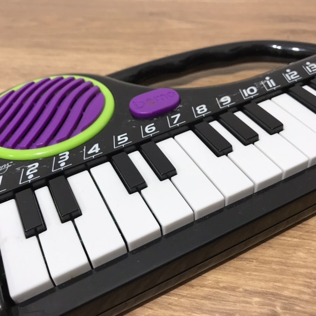 Laste musta värvi klaver - Aarete Laegas e-pood